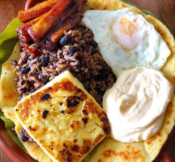 Receta de arroz blanco con bistec encebollado