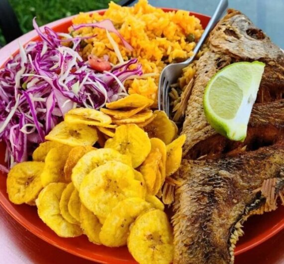 Receta de pescado frito con tajada rico y en casa Saludable y Fácil